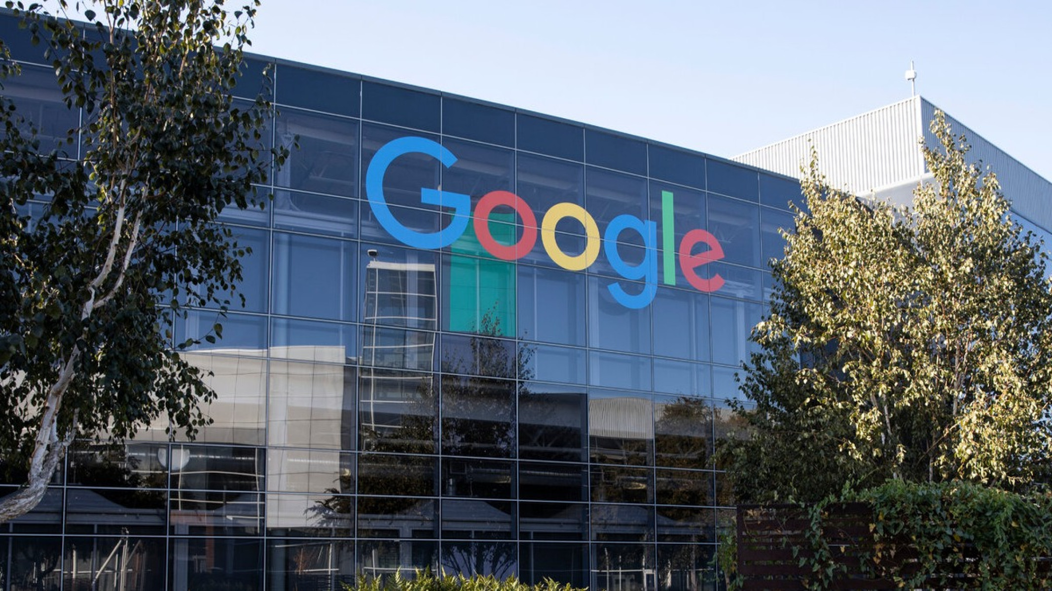 Batch replies from Google AI Chatbot Bard; The alphabet loses $100 billion