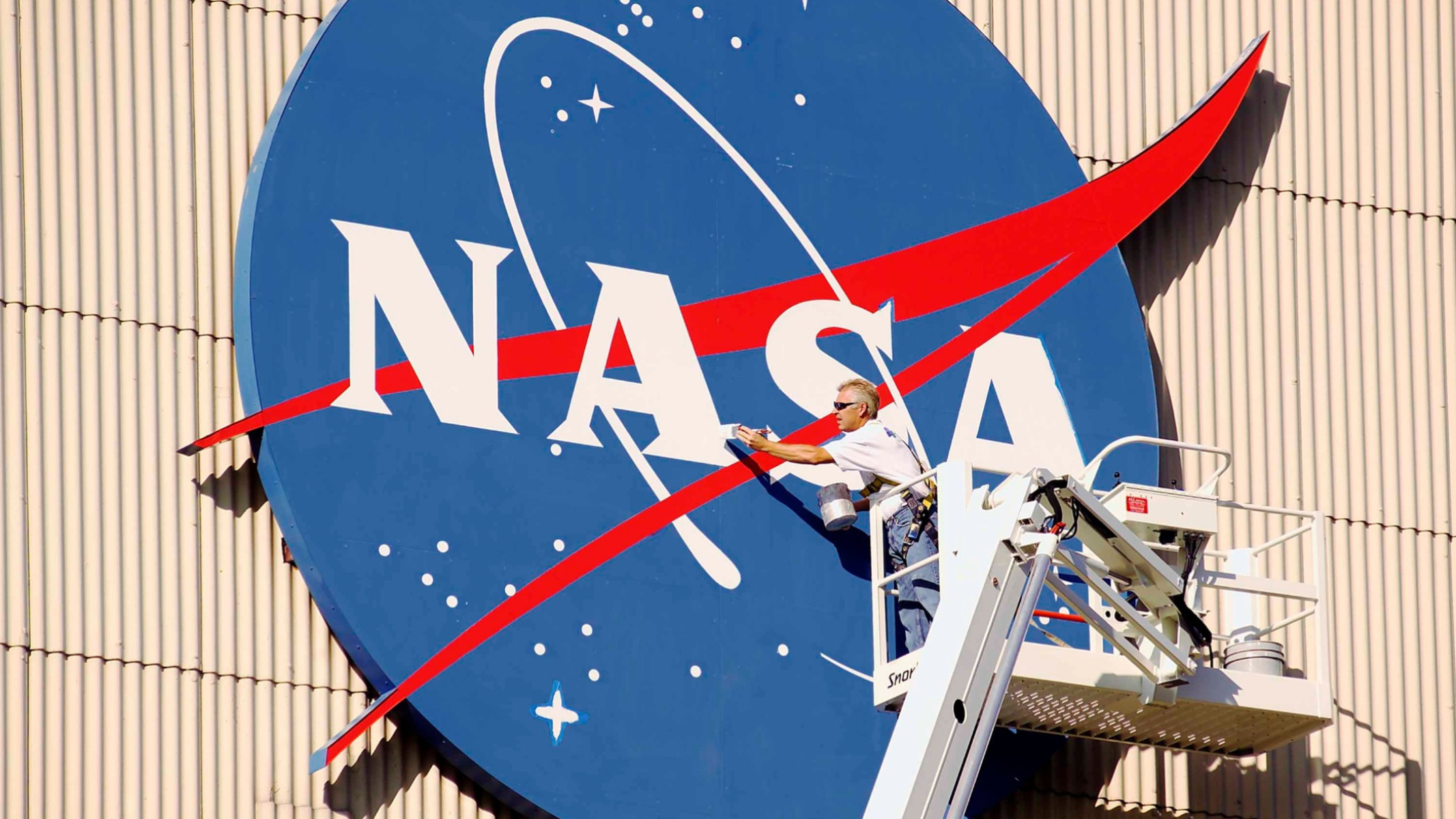 NASA is working on developing a spacecraft that can maneuver the ISS ...